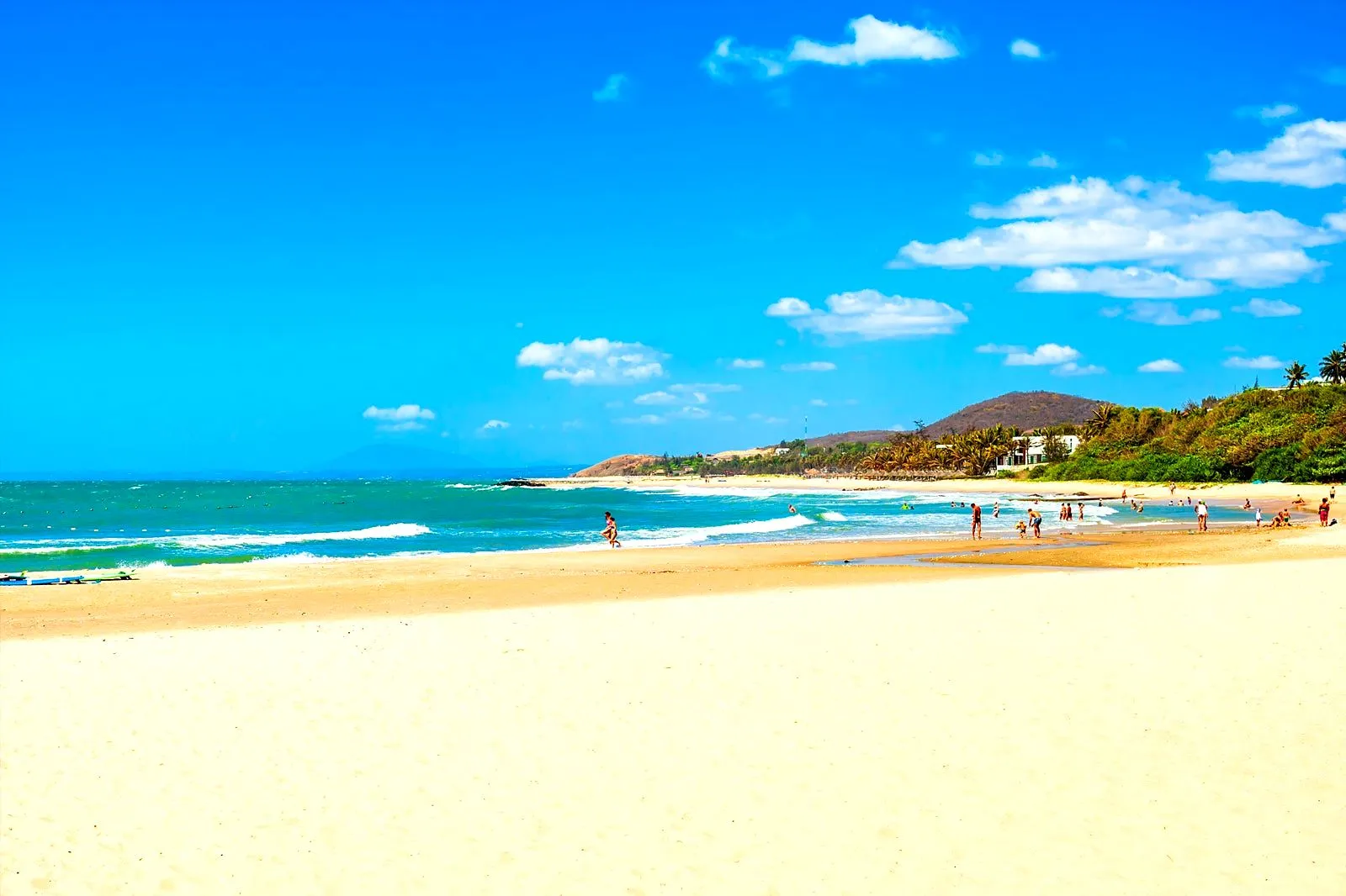 Mui Ne Beach – The Meeting Place Between Blue Sea and White Sand